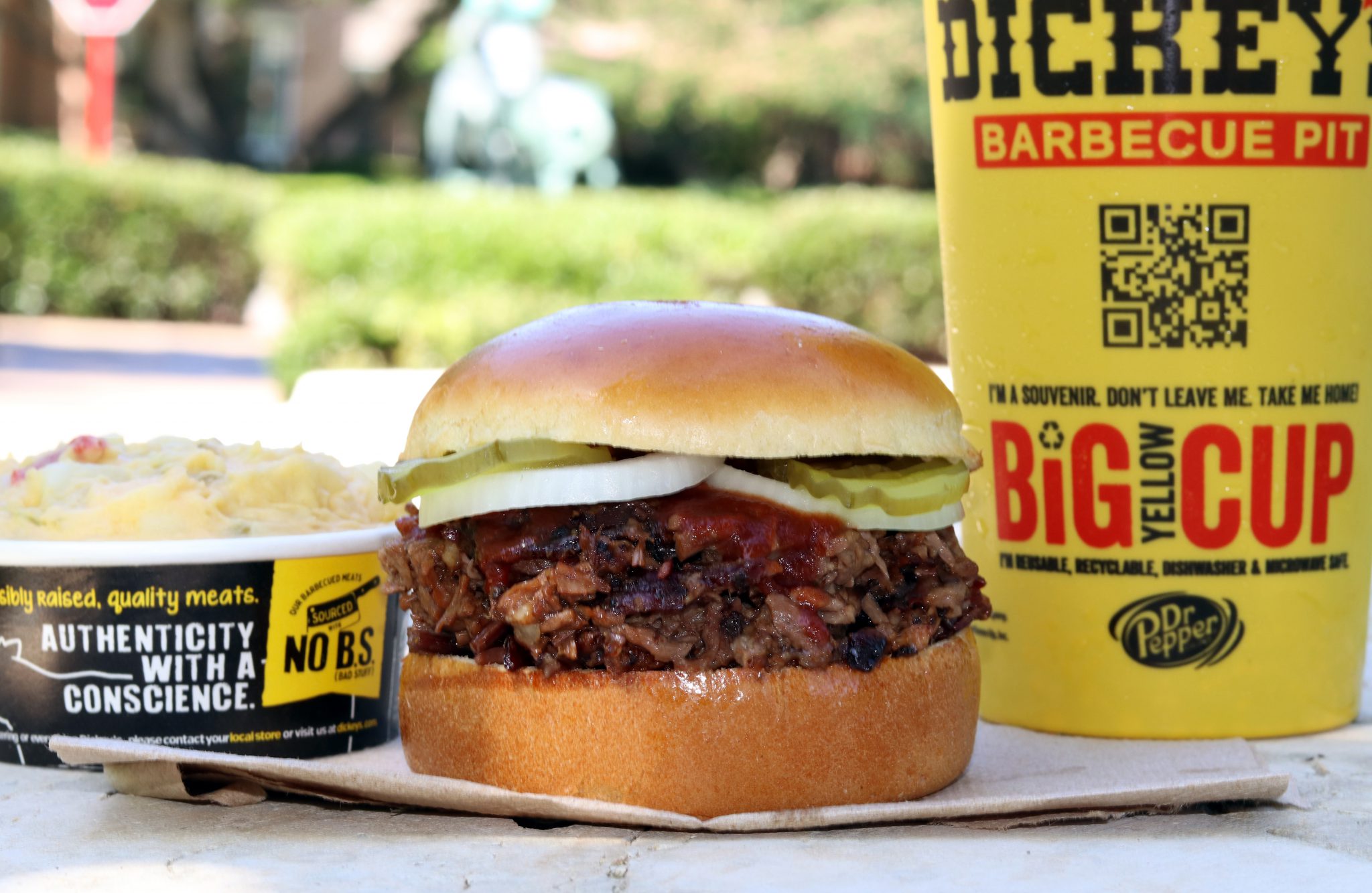 Dickey’s Barbecue Pit Launches in Santa Clarita with Big Bash